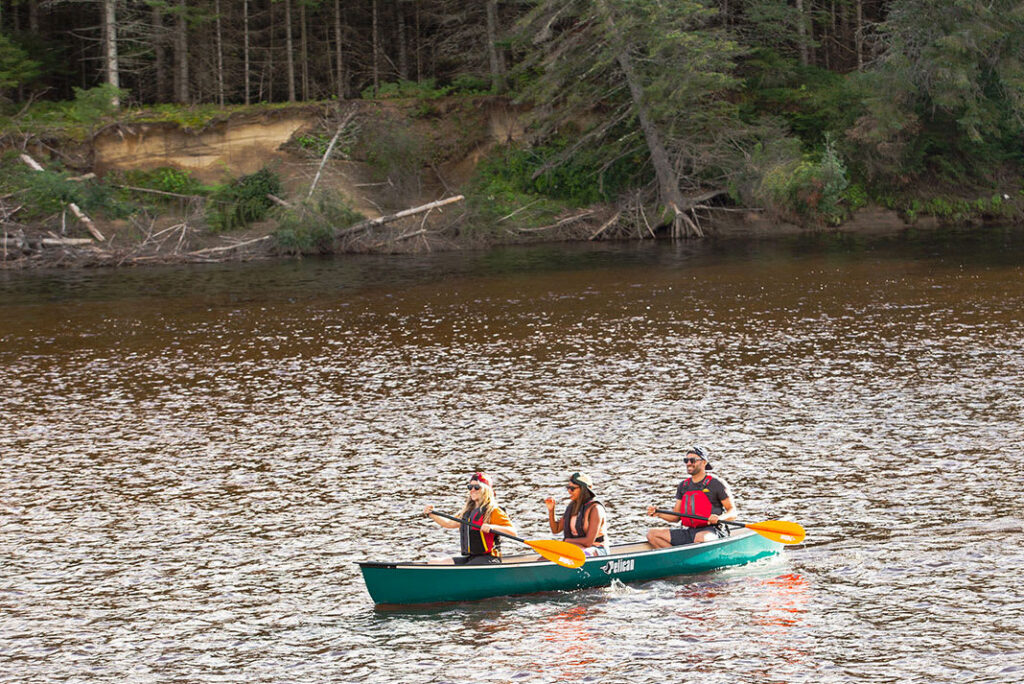 Pelican 15.5 Canoe Review - Paddling Magazine