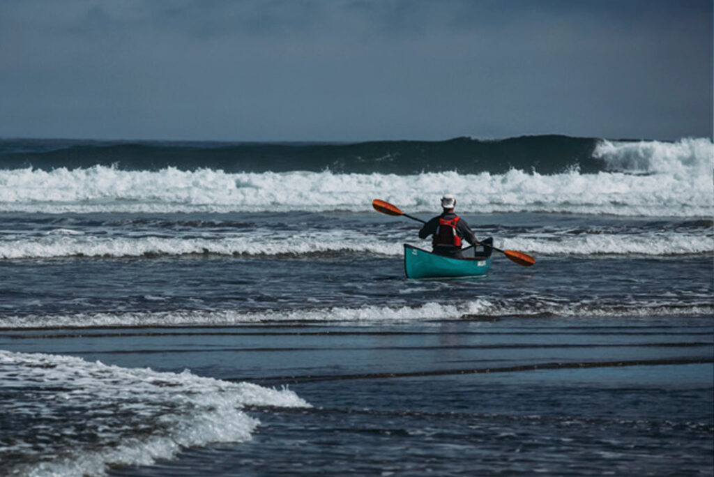 8 Techniques For Canoeing In Rough Water - Paddling Magazine